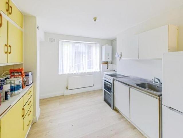 2 bedroom flat for rent in Queens Court, Hatfield Road, St. Albans, AL1