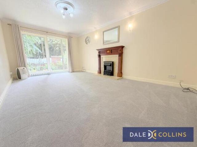 2 bedroom flat for rent in Queens Park Avenue, Dresden, ST3