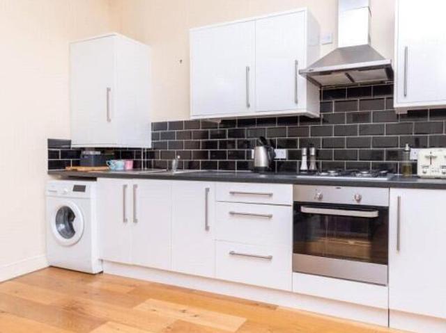 2 bedroom flat for rent in Queens Road, Leytonstone, E11
