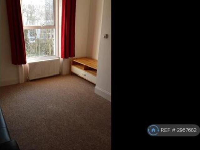 2 bedroom flat for rent in Queens Road, London, SE15