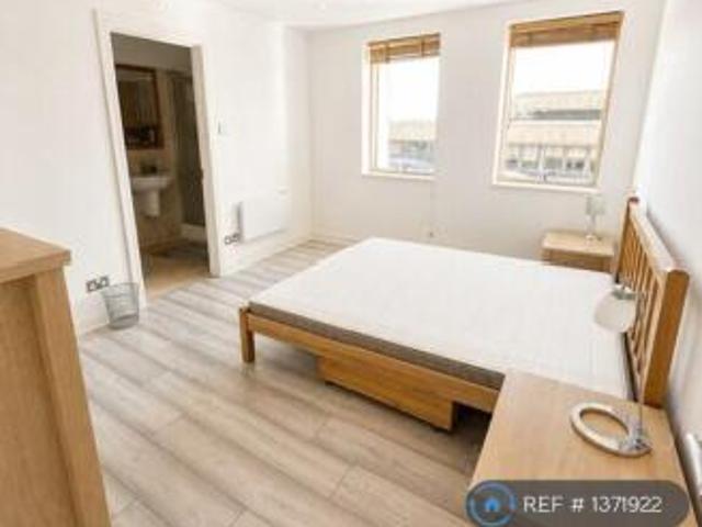 2 bedroom flat for rent in Queens Road, Reading, RG1