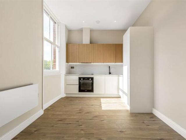 2 bedroom flat for rent in Queens Road, Richmond, TW10