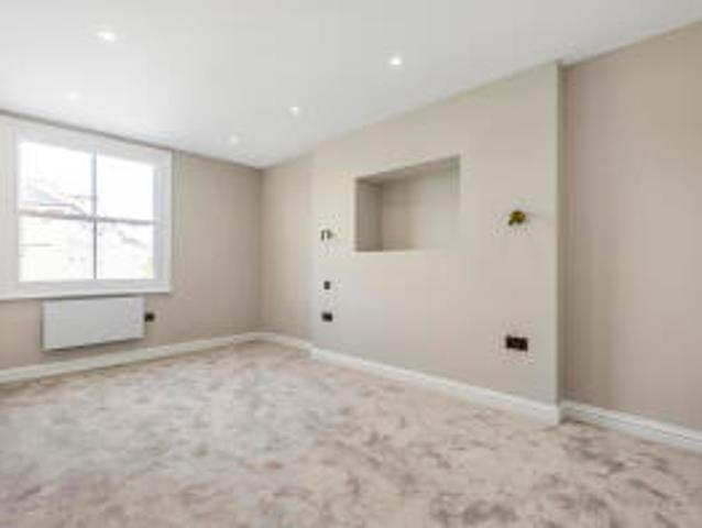 2 bedroom flat for rent in Queens Road, Richmond, TW10