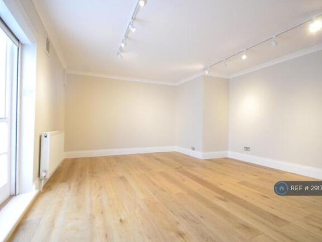 2 bedroom flat for rent in Queensbridge Road, London, E2