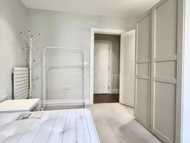 2 bedroom flat for rent in Queenshurst Square, Kingston Upon Thames, Surrey, KT2