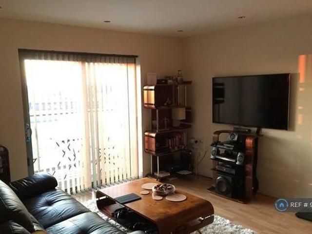 2 bedroom flat for rent in Queensmead Farnborough GU14