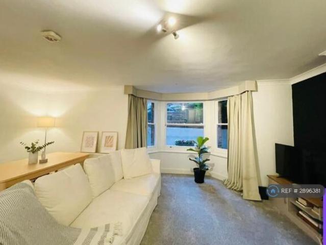 2 bedroom flat for rent in Queenspark, London, NW6