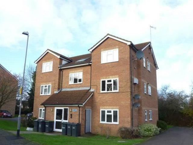 2 bedroom flat for rent in Quilter Close Leagrave LU3