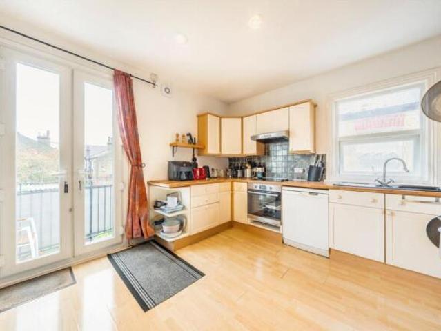 2 bedroom flat for rent in Quinton Street, Earlsfield, SW18