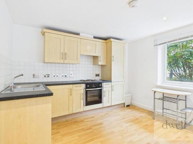 2 bedroom flat for rent in Rampart Road, Hyde Park, Leeds, LS6