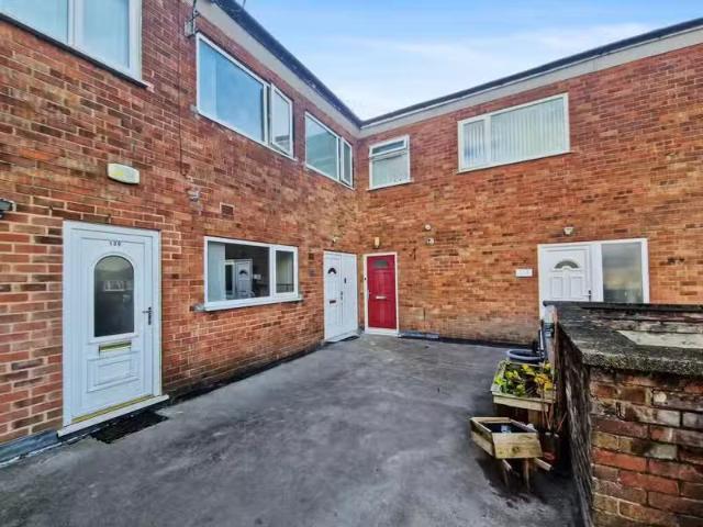 2 bedroom flat for rent in Randale Drive, Bury, BL9