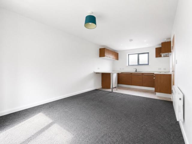 2 bedroom flat for rent in Radyr Place, Gabalfa, CF14