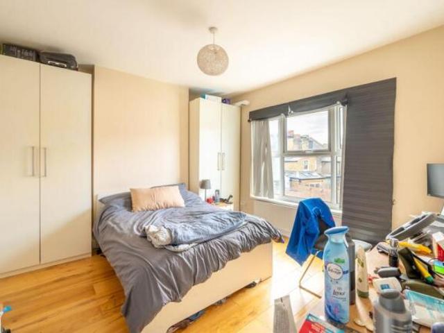 2 bedroom flat for rent in Radbourne Road, Balham, London, SW12