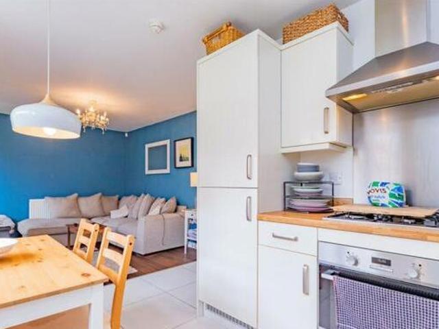 2 Bedroom Flat For Rent In Raddlebarn Road