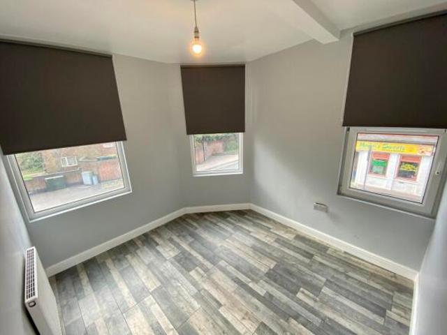 2 bedroom flat for rent in Radford Road, NG7