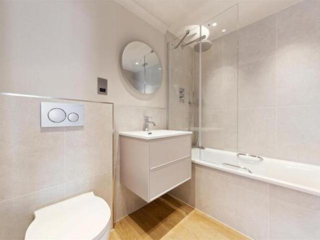 2 bedroom flat for rent in Raeburn Street, London, SW2