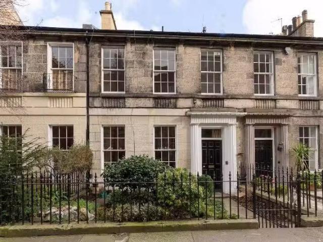 2 bedroom flat for rent in Raeburn Street, Stockbridge, Edinbu.