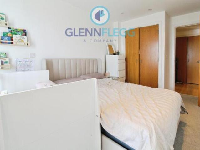 2 bedroom flat for rent in *let agreed* railway terrace, slough, berkshrie, sl2