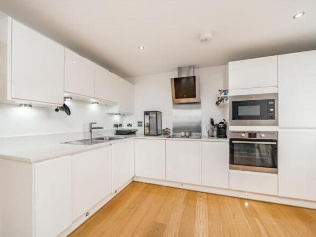 2 bedroom flat for rent in Rainhill Way, Bow, E3
