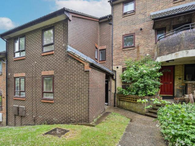 2 bedroom flat for rent in Raphael Drive, Watford, WD24