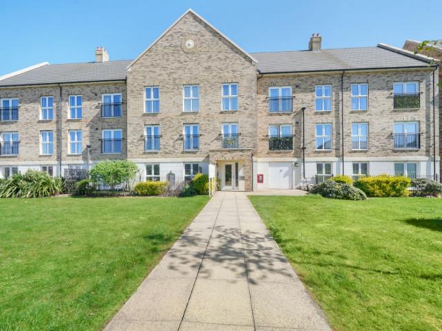 2 bedroom flat for rent in Rapson End, Sittingbourne, ME10