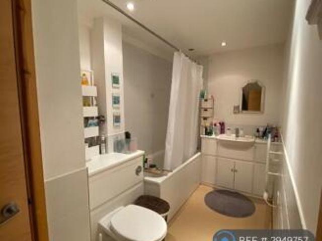 2 bedroom flat for rent in Raquel Court, London, SE1