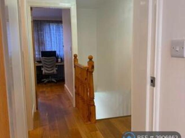 2 bedroom flat for rent in Ravensworth Court, London, SW6