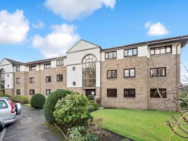 2 bedroom flat for rent in Ravenscourt, Thorntonhall, Glasgow.