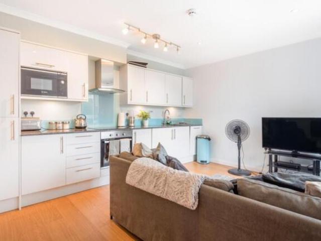 2 bedroom flat for rent in Ravenscourt Avenue, London, W6