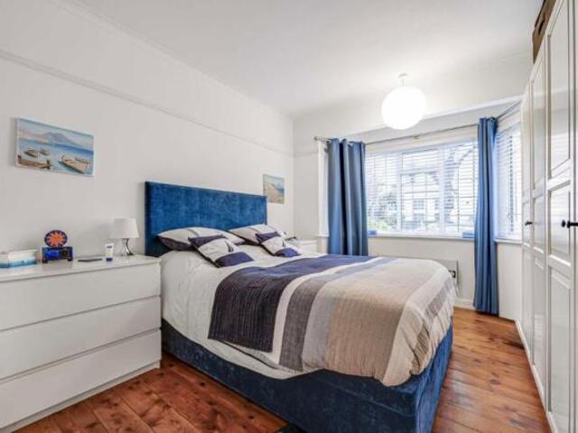 2 bedroom flat for rent in Ravenscroft Road, Chiswick, W4