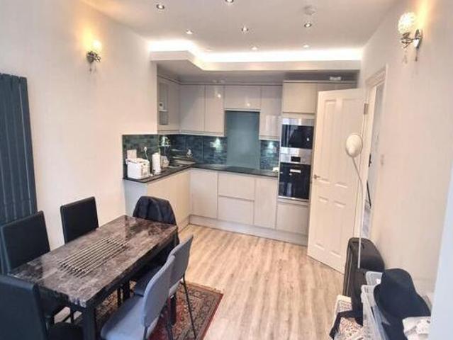 2 Bedroom Flat For Rent In Raynes Park