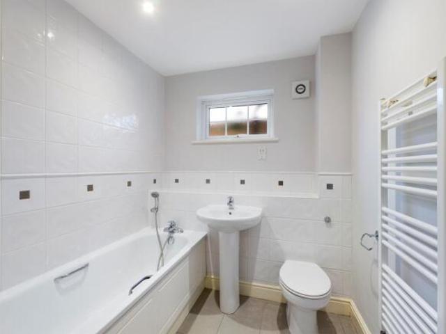 2 bedroom flat for rent in Reading Road, Chineham, Basingstoke, RG24