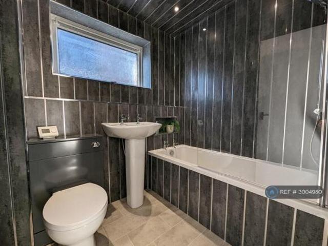 2 bedroom flat for rent in Redwood Glen, Chapeltown, Sheffield, S35