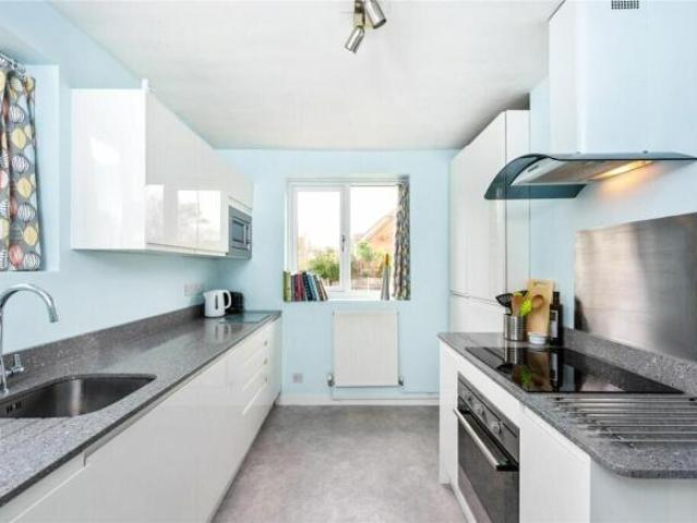 2 bedroom flat for rent in Redbourne Avenue, London, N3
