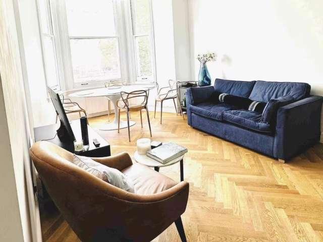 2 bedroom flat for rent in Redcliffe, London