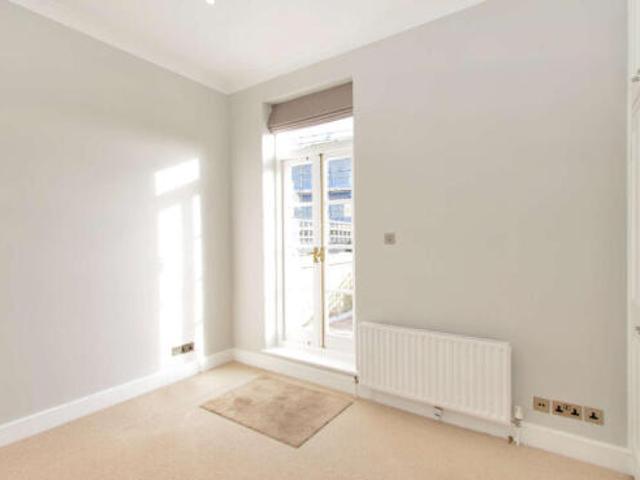 2 bedroom flat for rent in Redcliffe Square, London, SW10