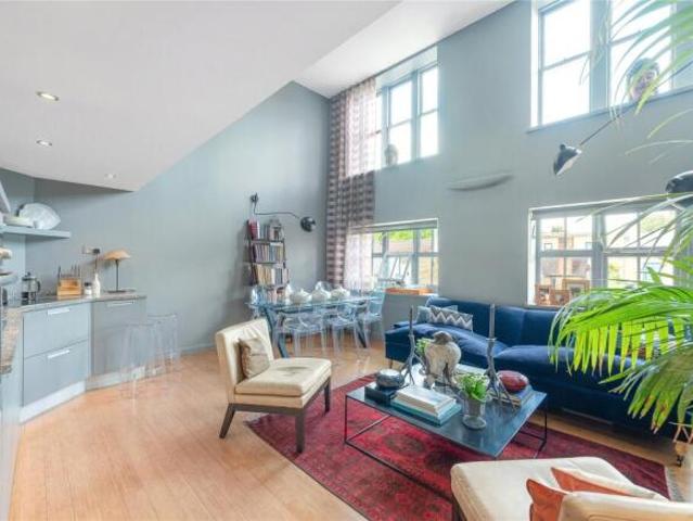 2 bedroom flat for rent in Reed Place, London, SW4