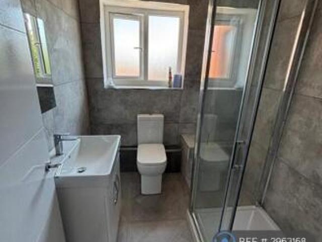 2 bedroom flat for rent in Regency Court, Bradford, BD8