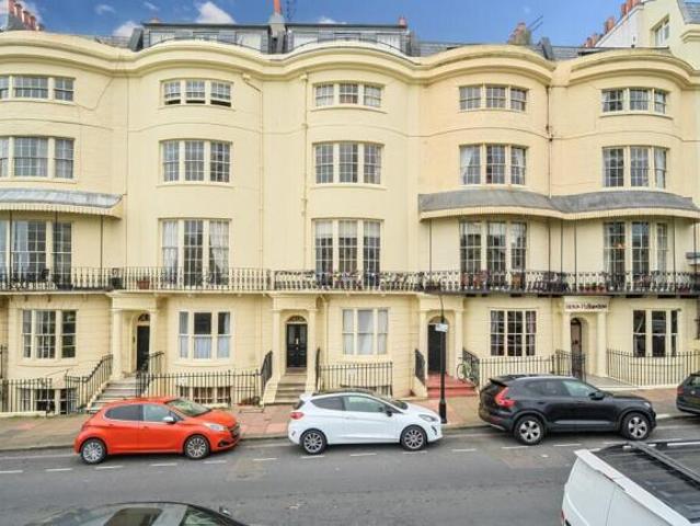 2 bedroom flat for rent in Regency Square, Hove, BN1