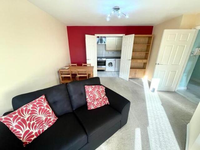 2 bedroom flat for rent in Regent Court, 1A Woodside Road, M16