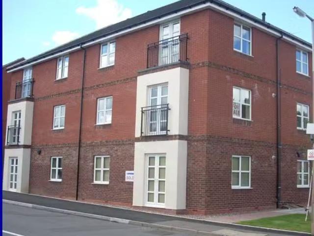 2 bedroom flat for rent in Regent Court, Oldbury, B69