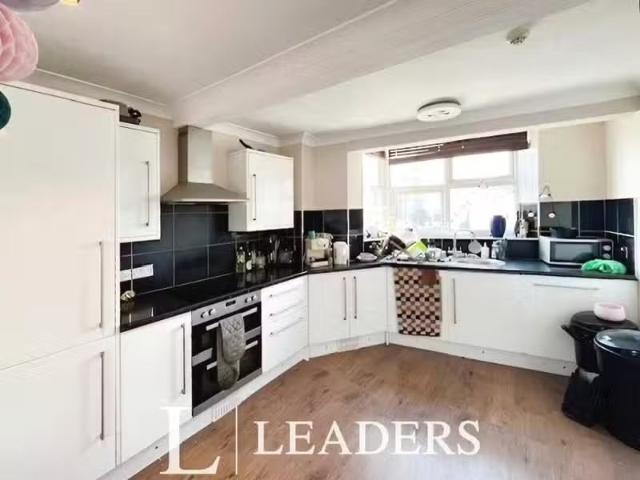 2 bedroom flat for rent in Regent House, Princes Place, BN1