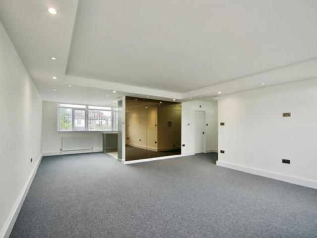 2 bedroom flat for rent in Regents Park Road, Finchley, N3