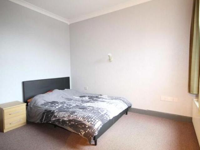 2 bedroom flat for rent in Regina Road, West Ealing, W13