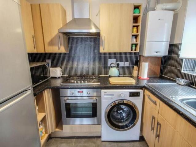 2 bedroom flat for rent in Regis Park Road, Reading, RG6