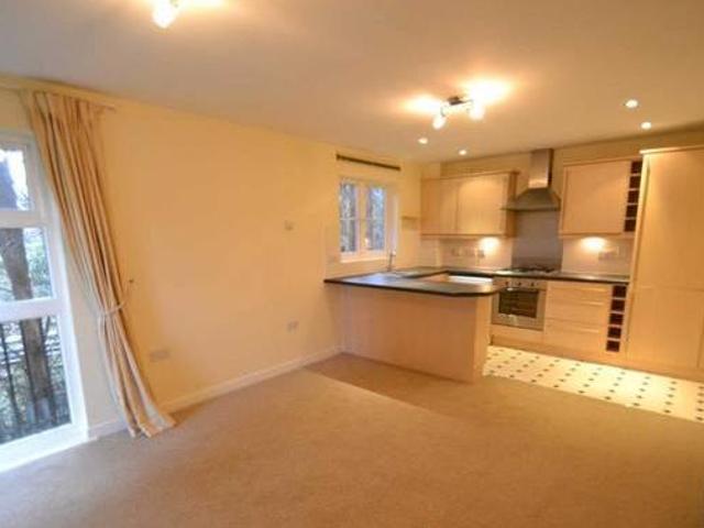 2 bedroom flat for rent in Revere Way Epsom KT19 9RJ KT19