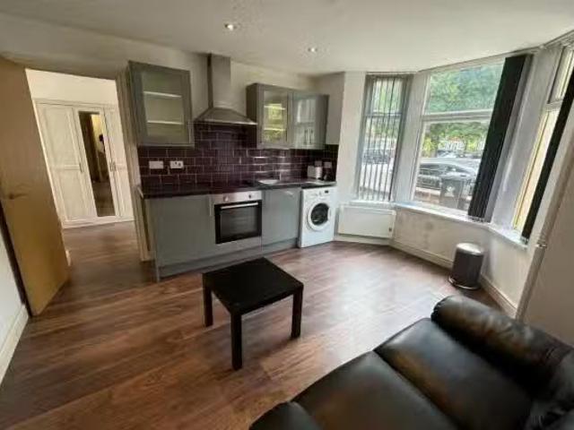 2 bedroom flat for rent in Rhigos Gardens Cardiff, CF24