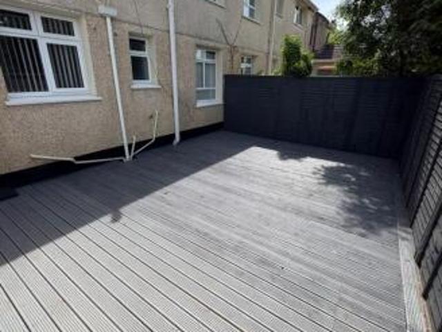 2 bedroom flat for rent in Rhyddwen Road, SA6