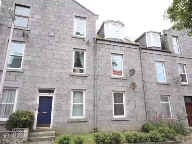2 bedroom flat for rent in Richmond Terrace, Rosemount, Aberde.