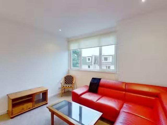 2 bedroom flat for rent in Richmond Terrace, Rosemount, Aberde.